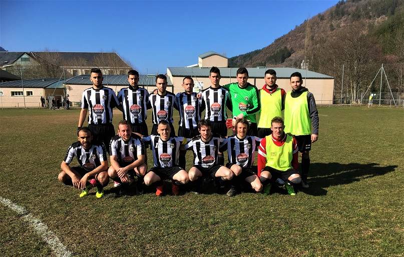 Album - L'équipe fanion s'empare de la 1ère place au... - club Football ... Album - L'équipe fanion s'empare de la 1ère place au... - club Football ...